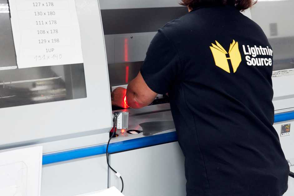 La Famille s'agrandit | Lightning source